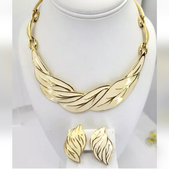 Monet | Jewelry | Vintage Monet Enamel Cream Leaves Design Collar ...